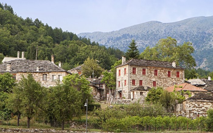 Κάποιοι υποστηρίζουν ότι είναι το ωραιότερο χωριό στο Ζαγόρι. Δείτε τις ...