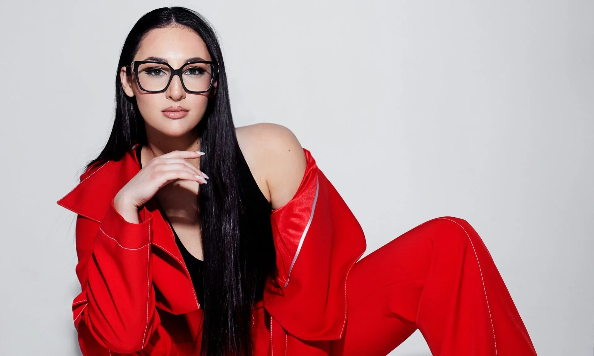 Έβαλε τα γυαλιά στις influencer! Η Klavdia πόζαρε με μαγιό και… έβαλε «φωτιά» στο Instagram ...